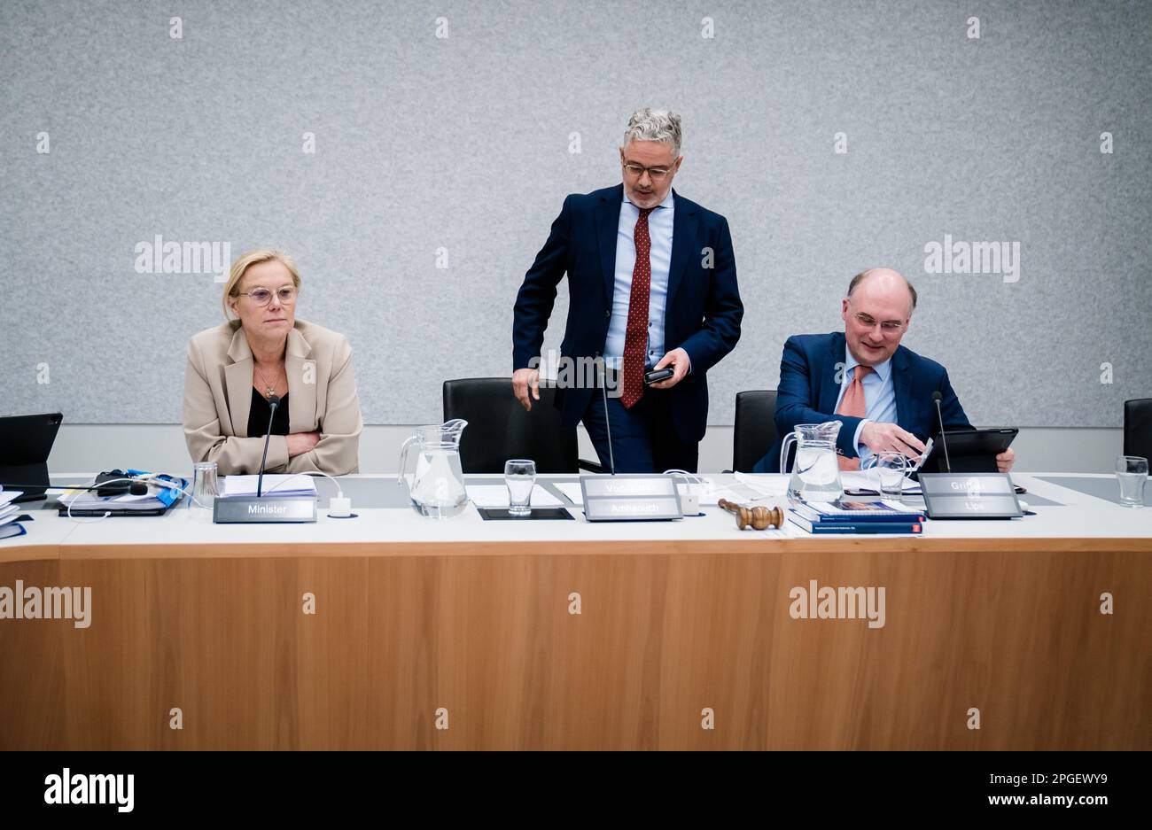Group of people banking sector hi-res stock photography and images - Alamy