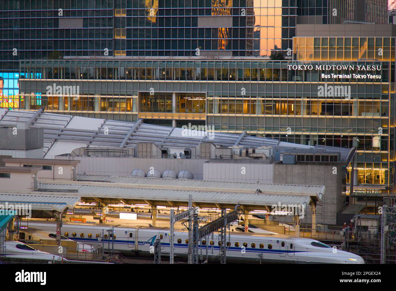Japan, Tokyo, Tokyo Station, trains, people Stock Photo - Alamy