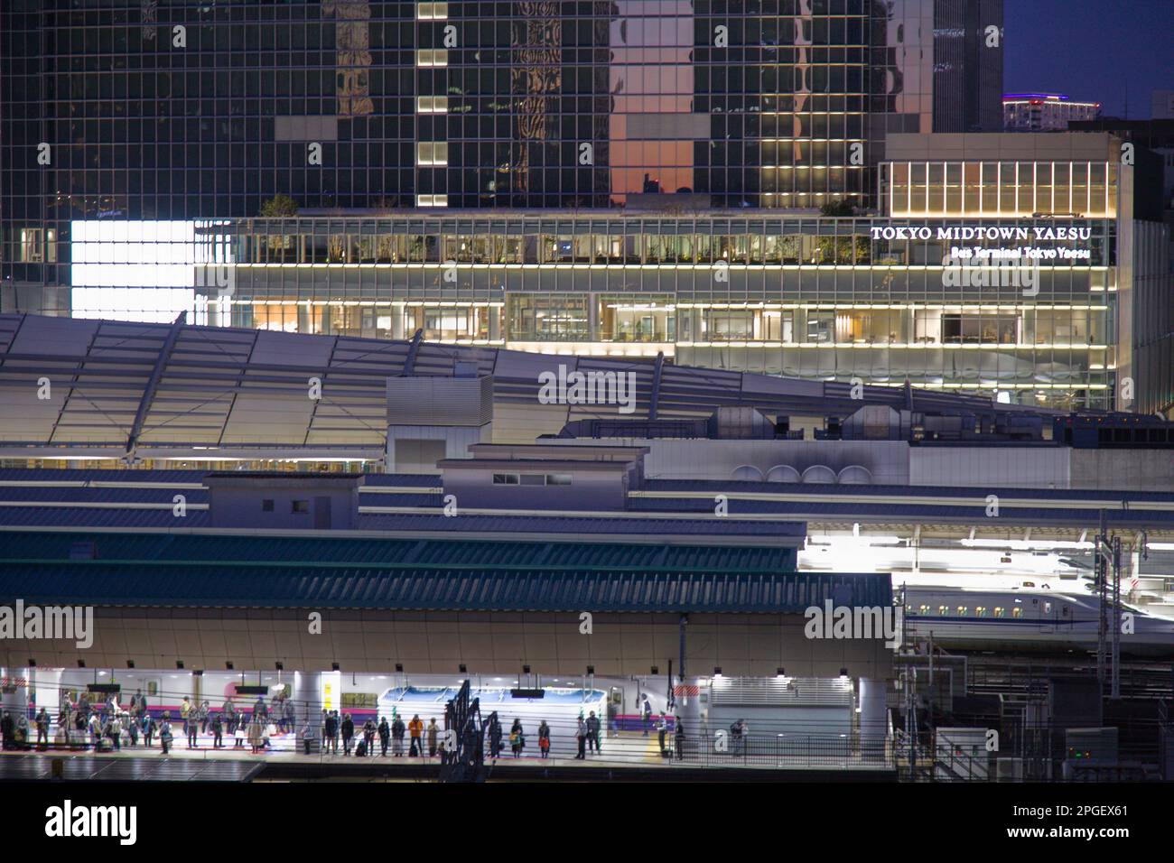 Japan, Tokyo, Tokyo Station, trains, people Stock Photo - Alamy