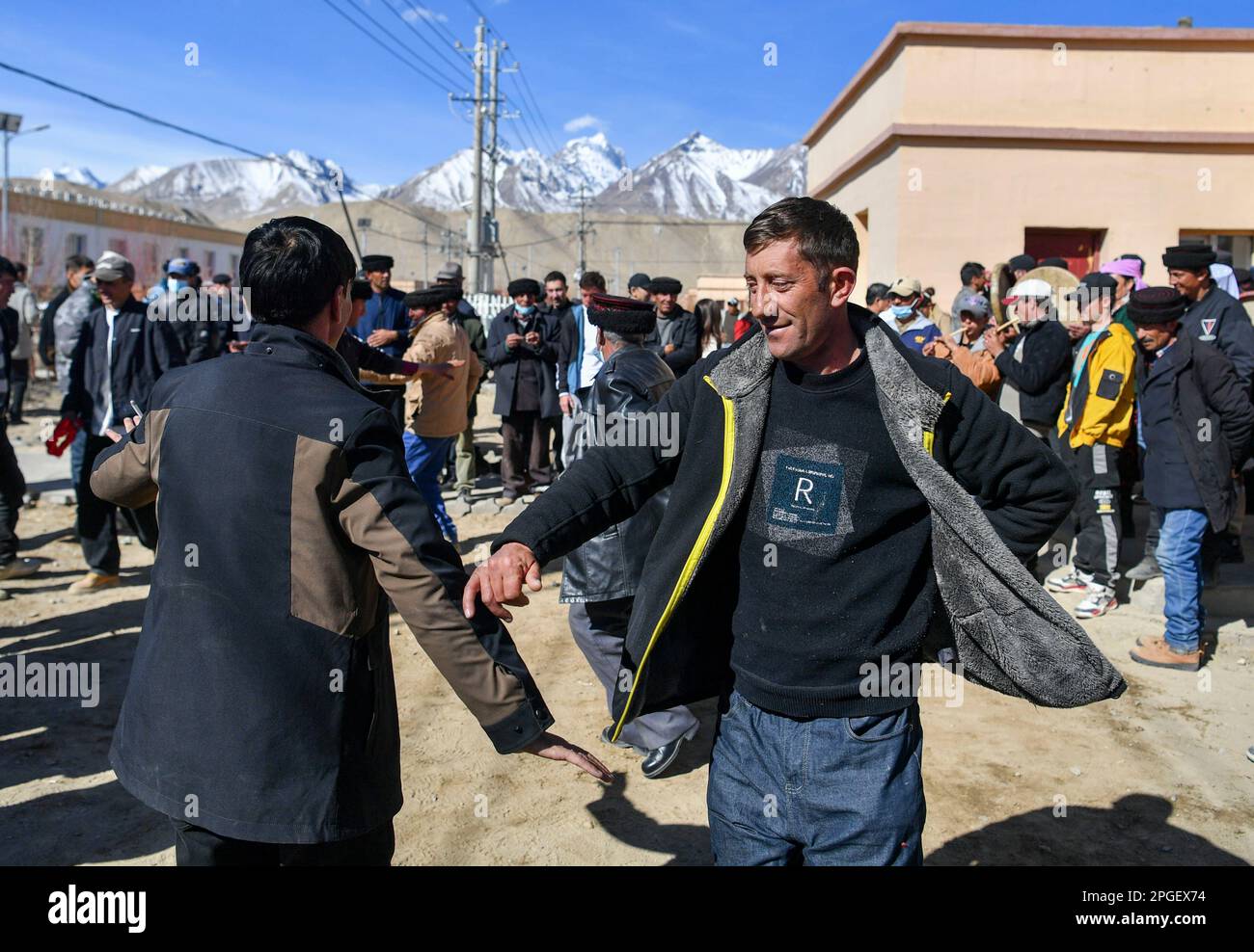 (230322) -- TAXKORGAN, March 22, 2023 (Xinhua) -- The wedding ...