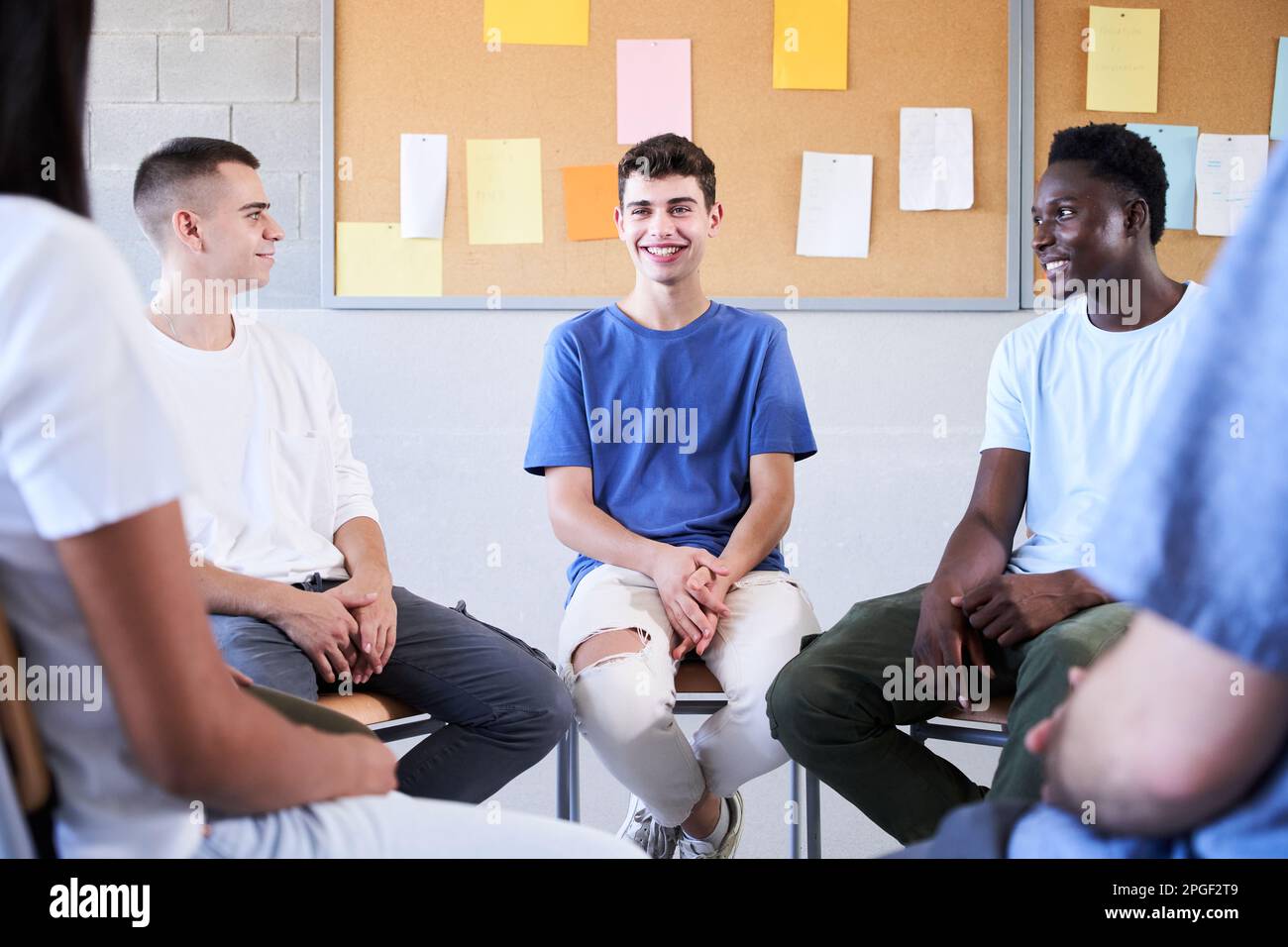 Class students group circle hi-res stock photography and images - Alamy