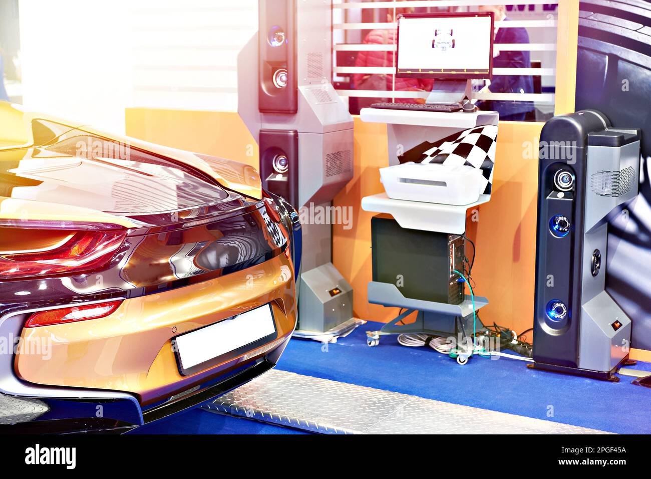 Contactless stand for checking and adjusting wheel alignment Stock ...