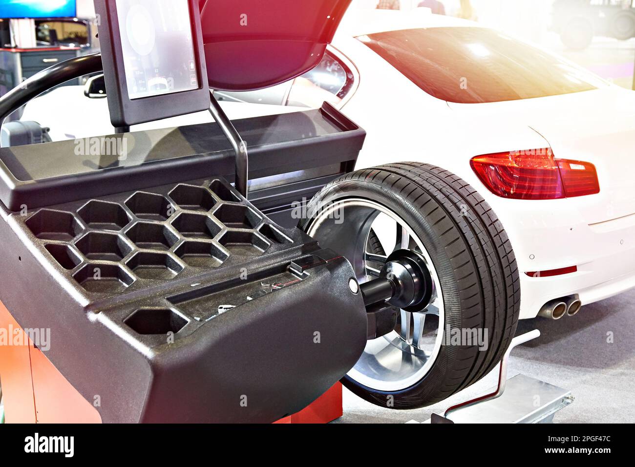 Car wheel balancing hi-res stock photography and images - Alamy