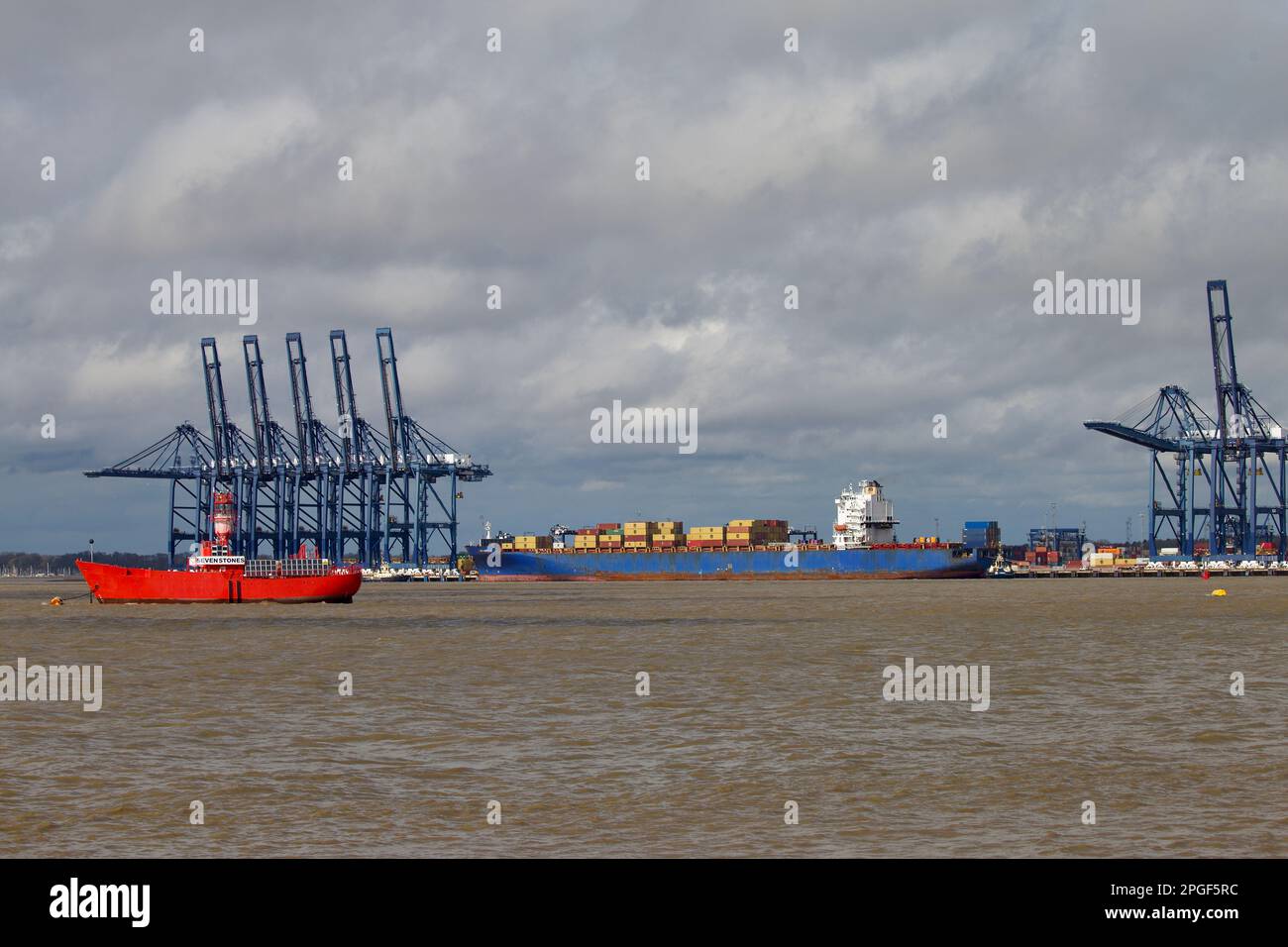 Container ship MSC Mirella leaving the Port of Felixstowe assisted by ...