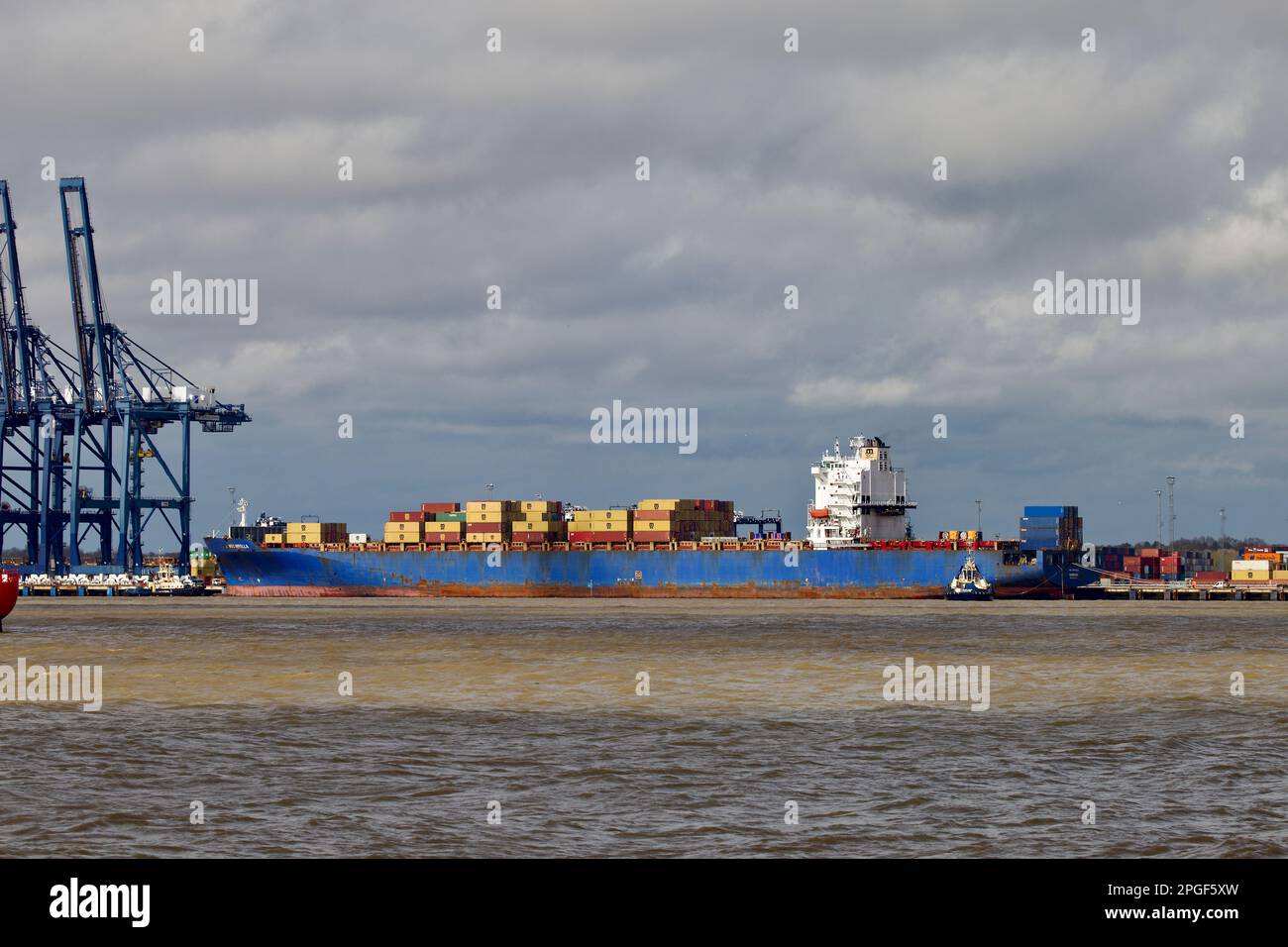 Container ship MSC Mirella leaving the Port of Felixstowe assisted by ...