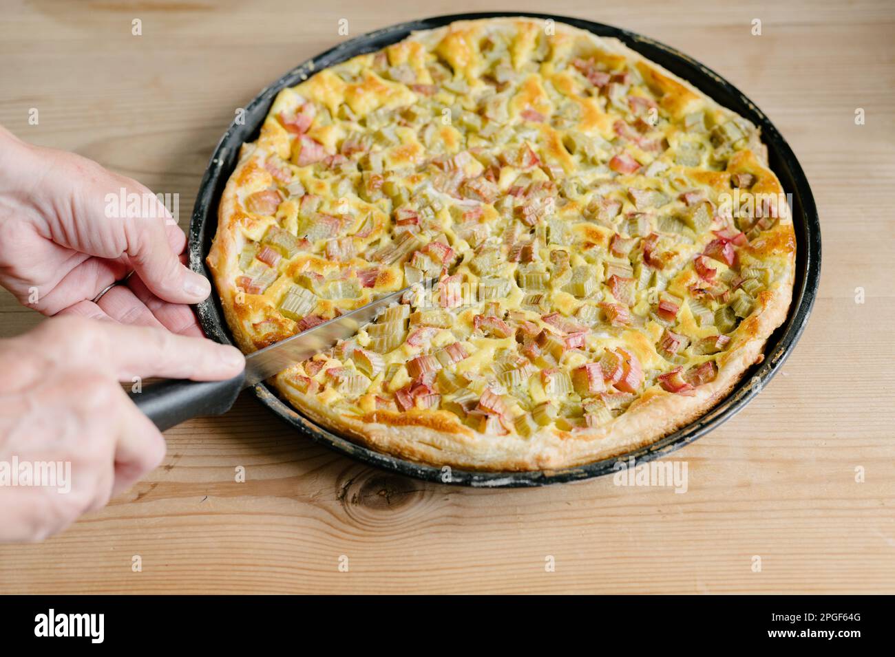 Hand cutting pie hi-res stock photography and images - Alamy