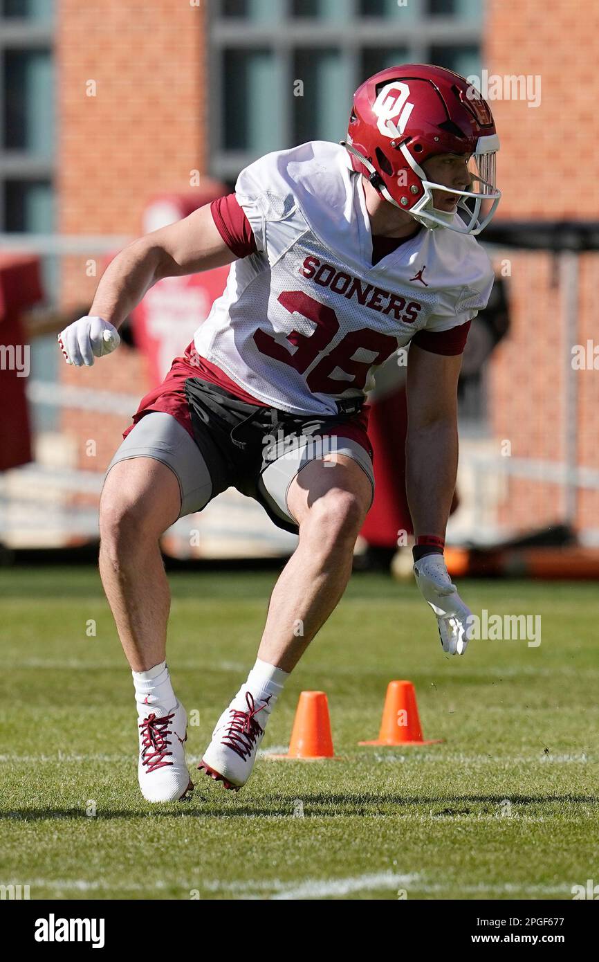 Oklahoma defensive back Owen Heinecke (38) during an NCAA college ...