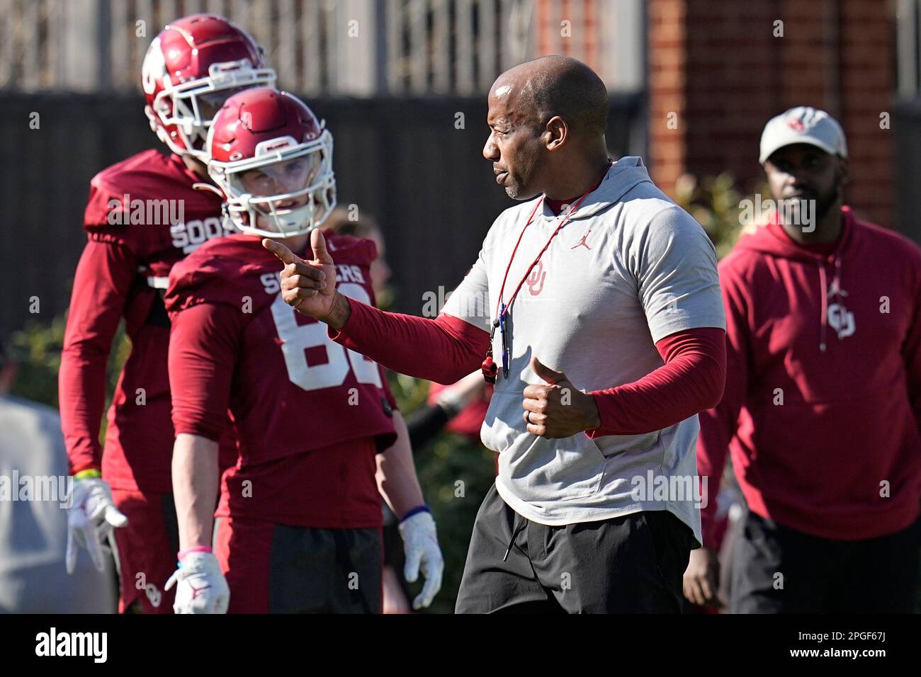 Oklahoma wide receivers coach Emmitt Jones works with players during an ...