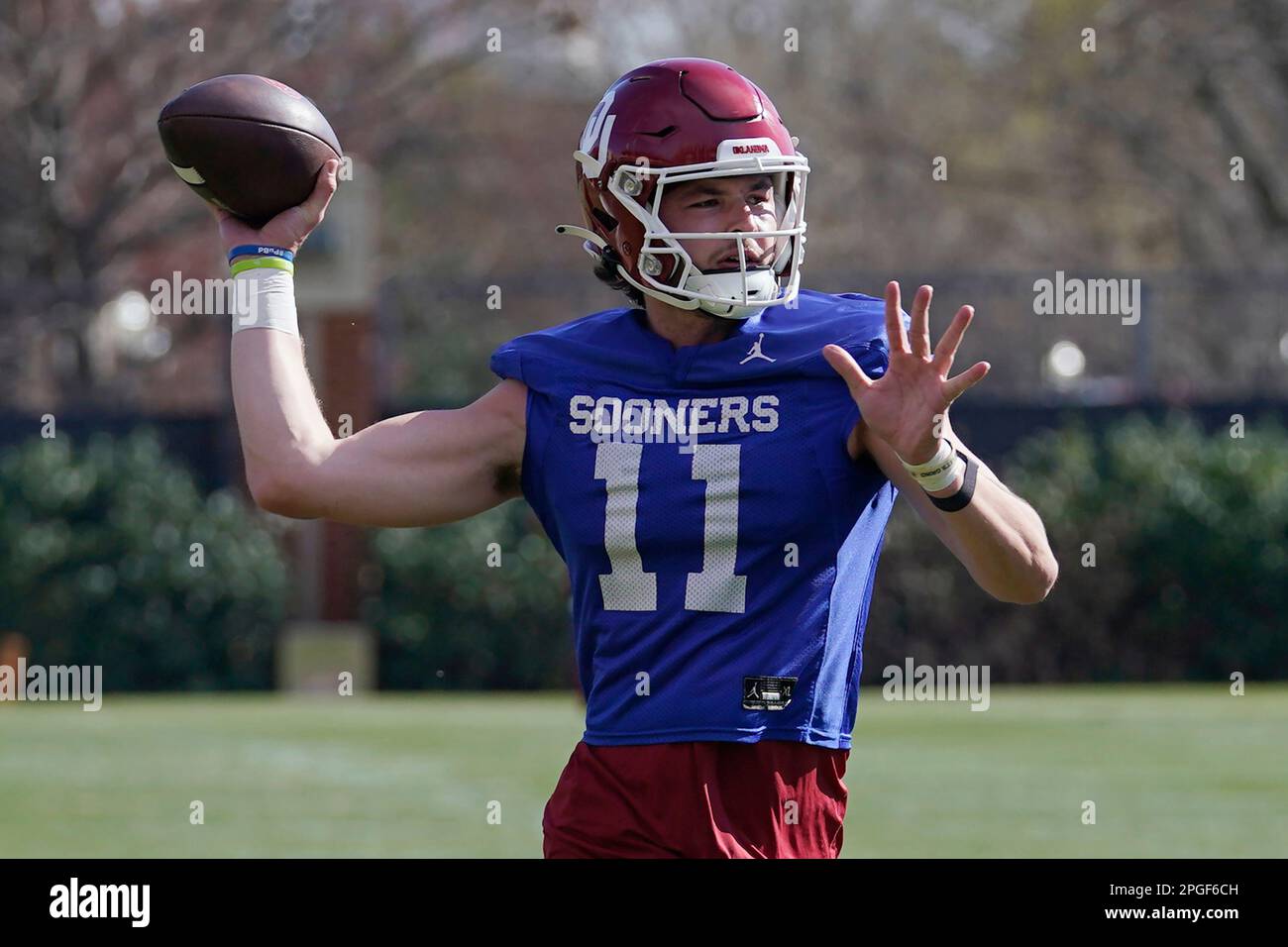 Oklahoma quarterback Davis Beville (11) throws during an NCAA college ...