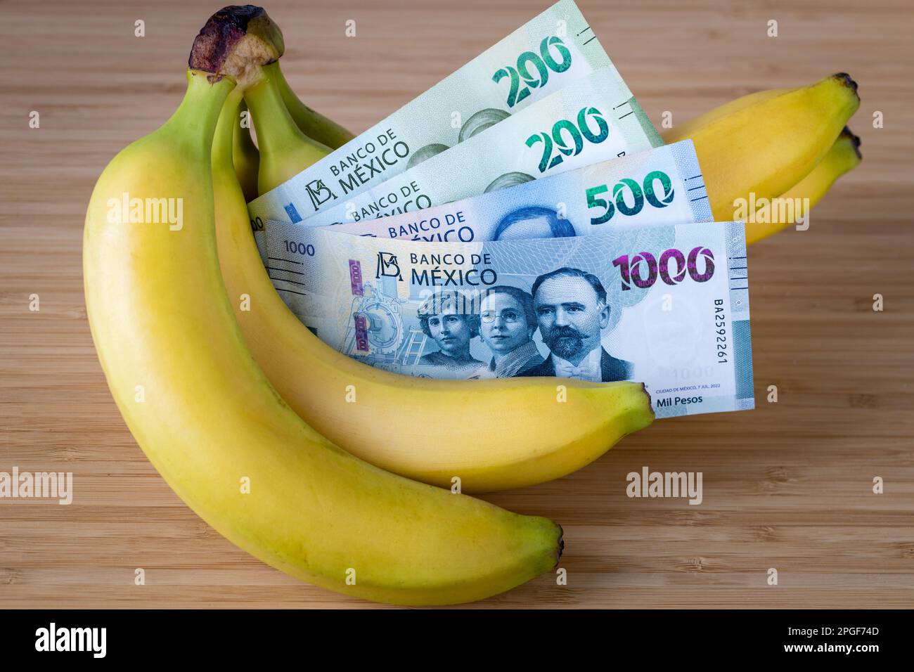 Mexico, bananas with 1000 pesos banknote, Concept of business and ...