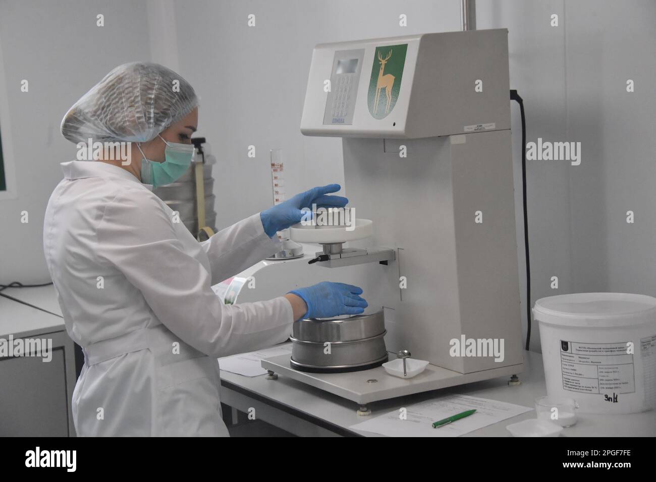 Moscow. Employees of the new scientific and laboratory complex of the ...