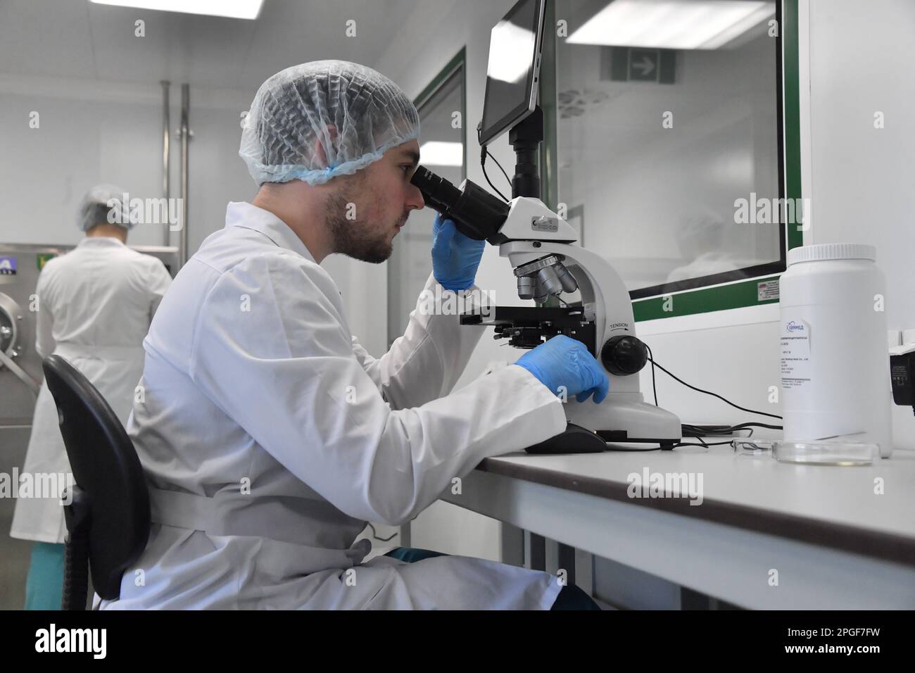 Moscow. Employees of the new scientific and laboratory complex of the ...