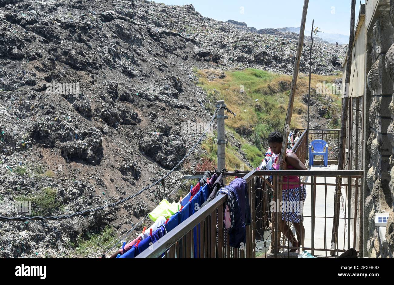KENYA, Nairobi, Korogocho slum, houses close to Dandora waste dumping ...