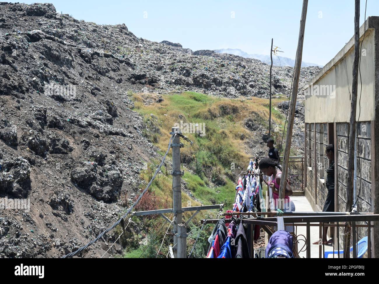 KENYA, Nairobi, Korogocho slum, houses close to Dandora waste dumping ...