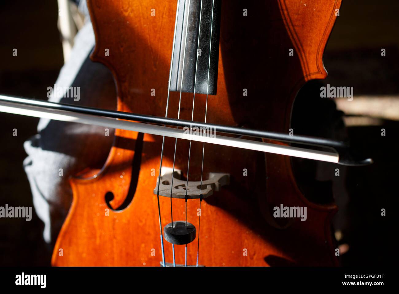 Cello bow hi-res stock photography and images - Alamy