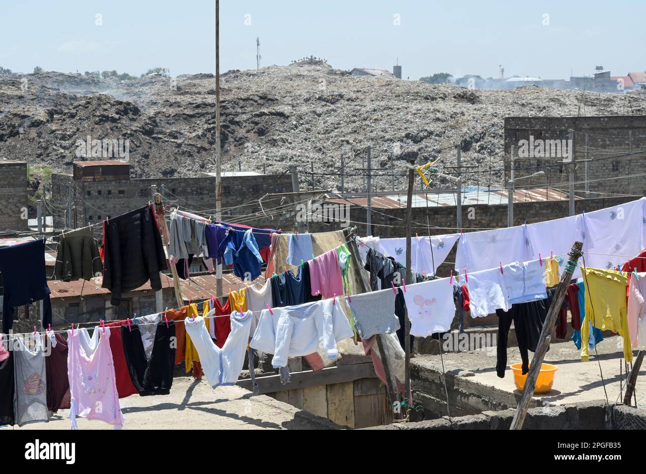 KENYA, Nairobi, Korogocho slum, houses close to Dandora waste dumping ...