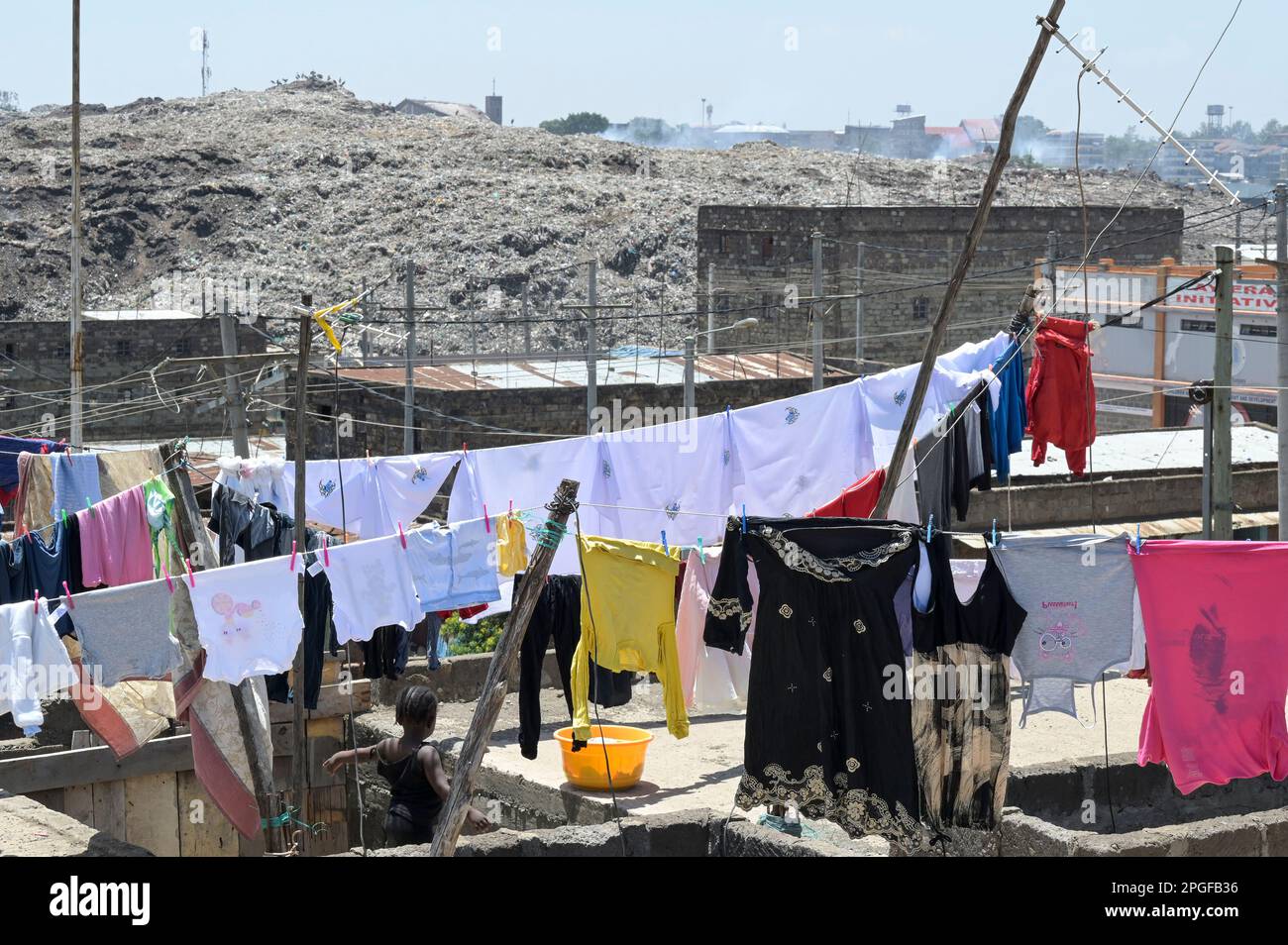 KENYA, Nairobi, Korogocho slum, houses close to Dandora waste dumping ...