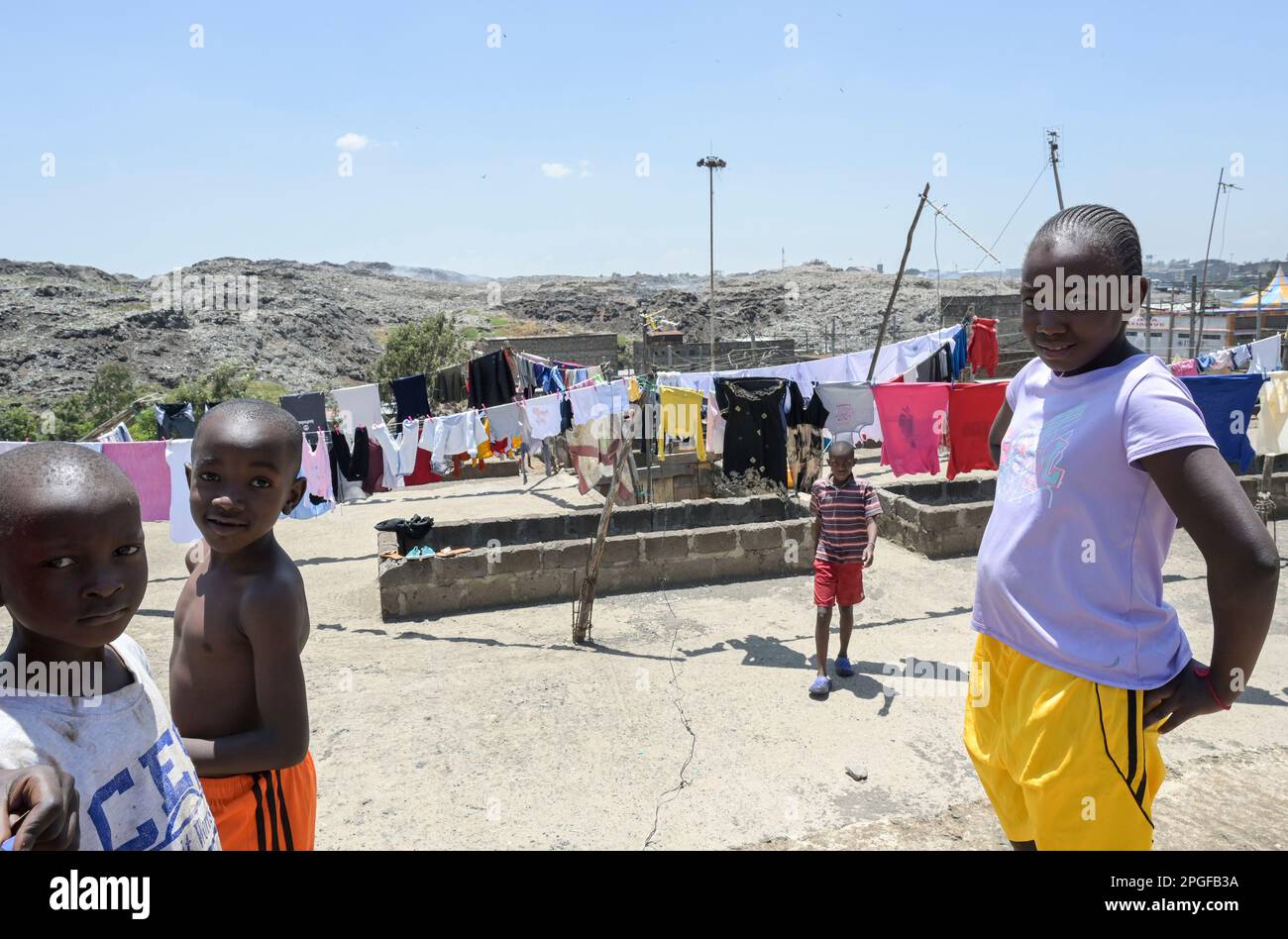 KENYA, Nairobi, Korogocho slum, houses close to Dandora waste dumping ...