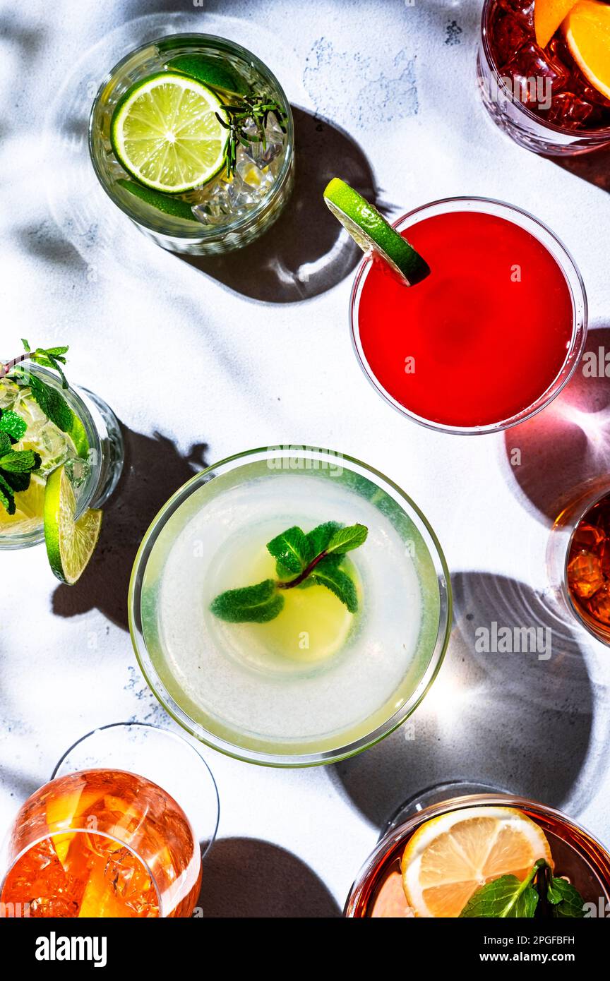 Most popular cocktails set: aperol spritz, negroni, mojito, gin tonic ...