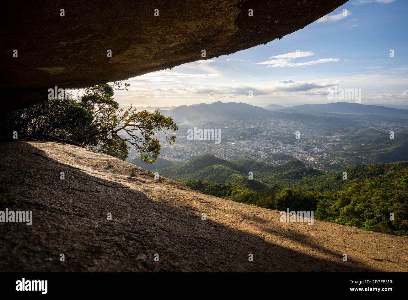 Beautiful view to mountains and green atlantic rainforest scenario ...