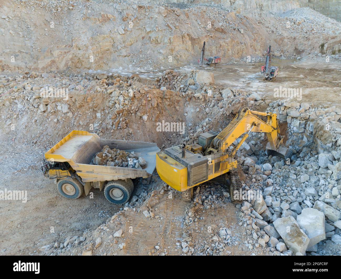 Mining machinery working in open pit mine Stock Photo - Alamy