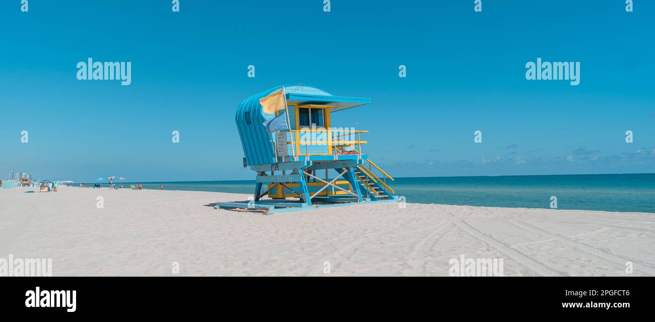 lifeguard tower on the beach beautiful miami Stock Photo - Alamy