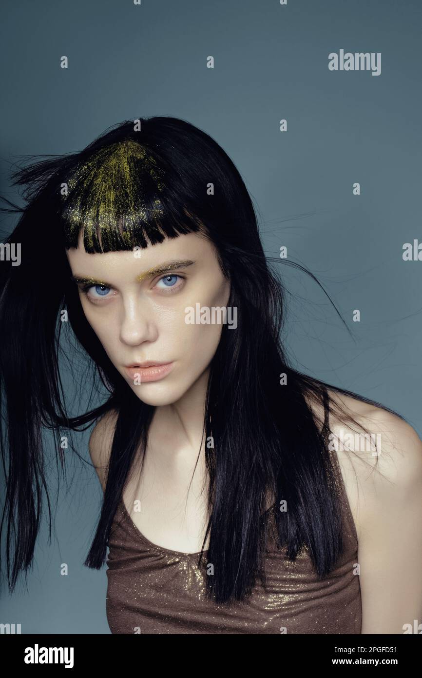 Model with gold glitter at brows and hair Stock Photo - Alamy