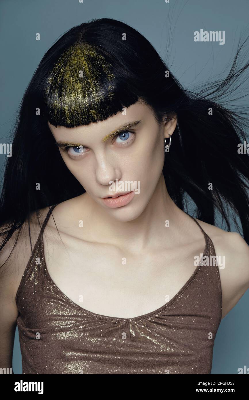 Model with gold glitter at brows and hair Stock Photo - Alamy