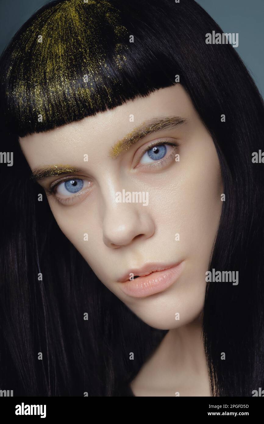 Model with gold glitter at brows and hair Stock Photo - Alamy