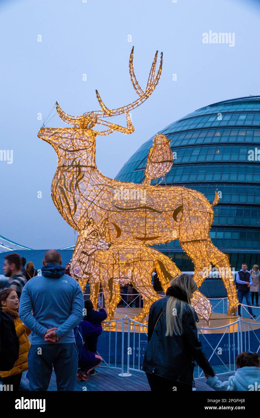 Illuminated wire frame reindeer hi-res stock photography and images - Alamy