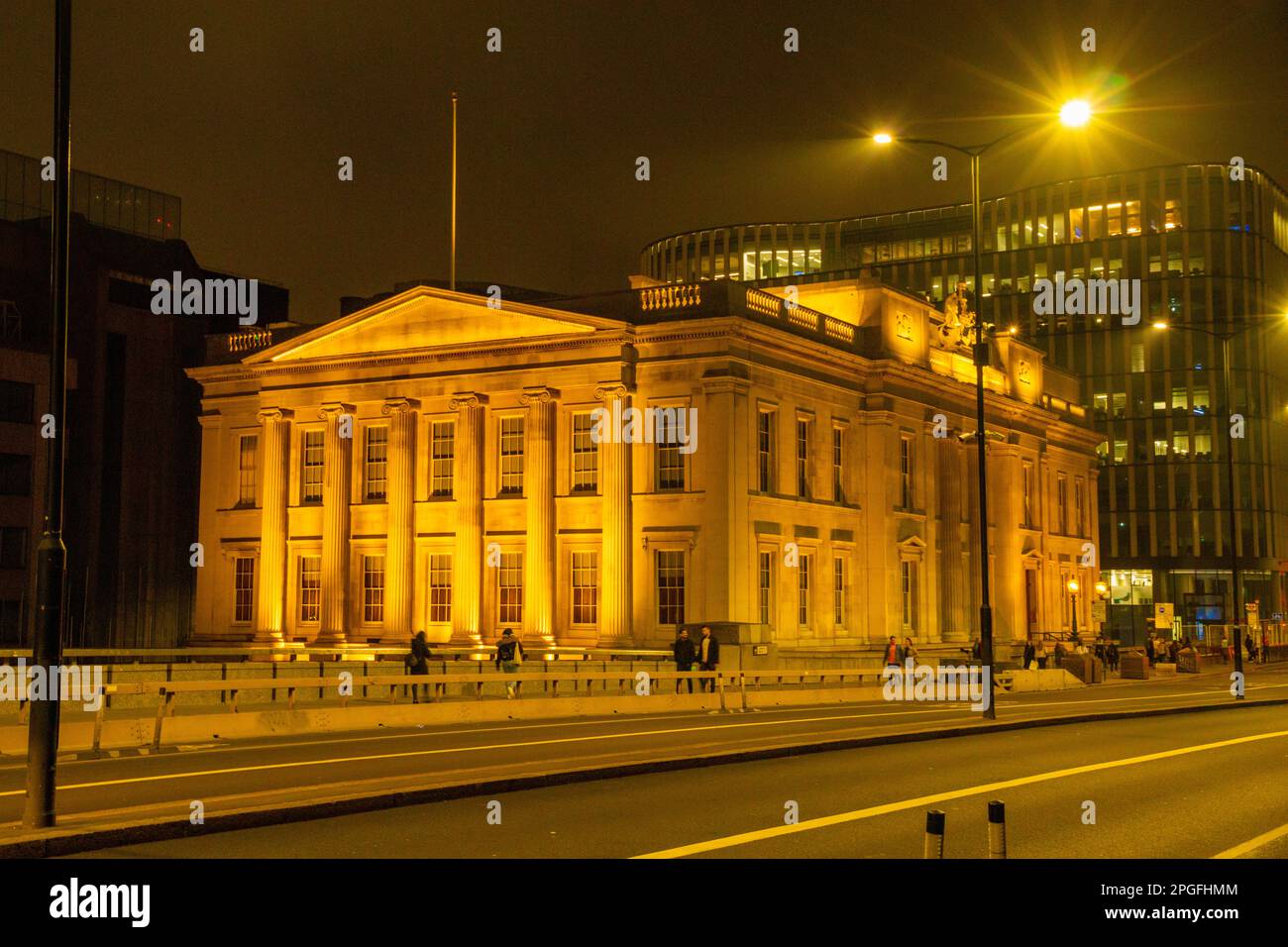 Fishmongers Hall at night beside London Bridge, City of London, UK ...