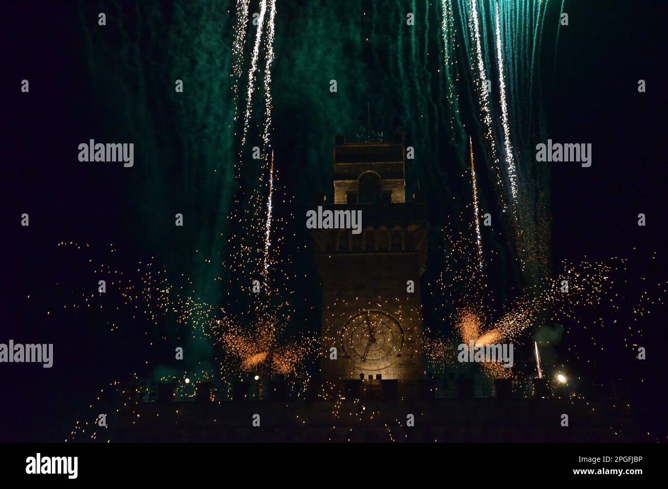 Fireworks over an ancient Medieval castle in Tuscany Stock Photo - Alamy