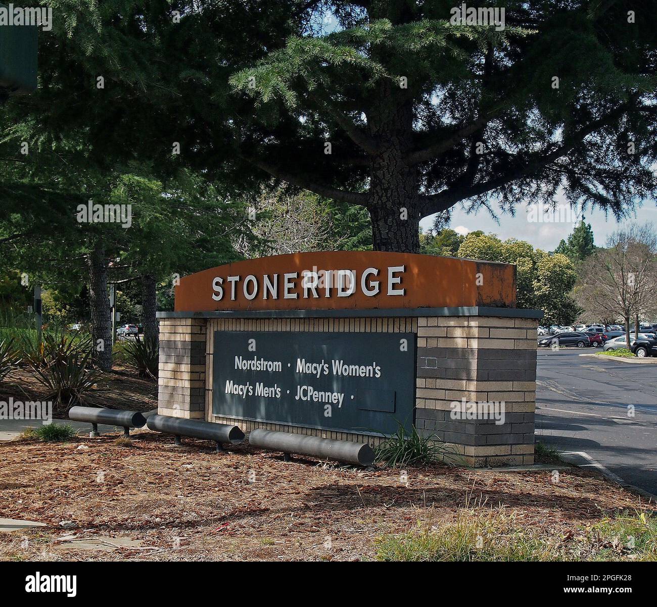 Stoneridge mall sign in Pleasanton, California Stock Photo - Alamy