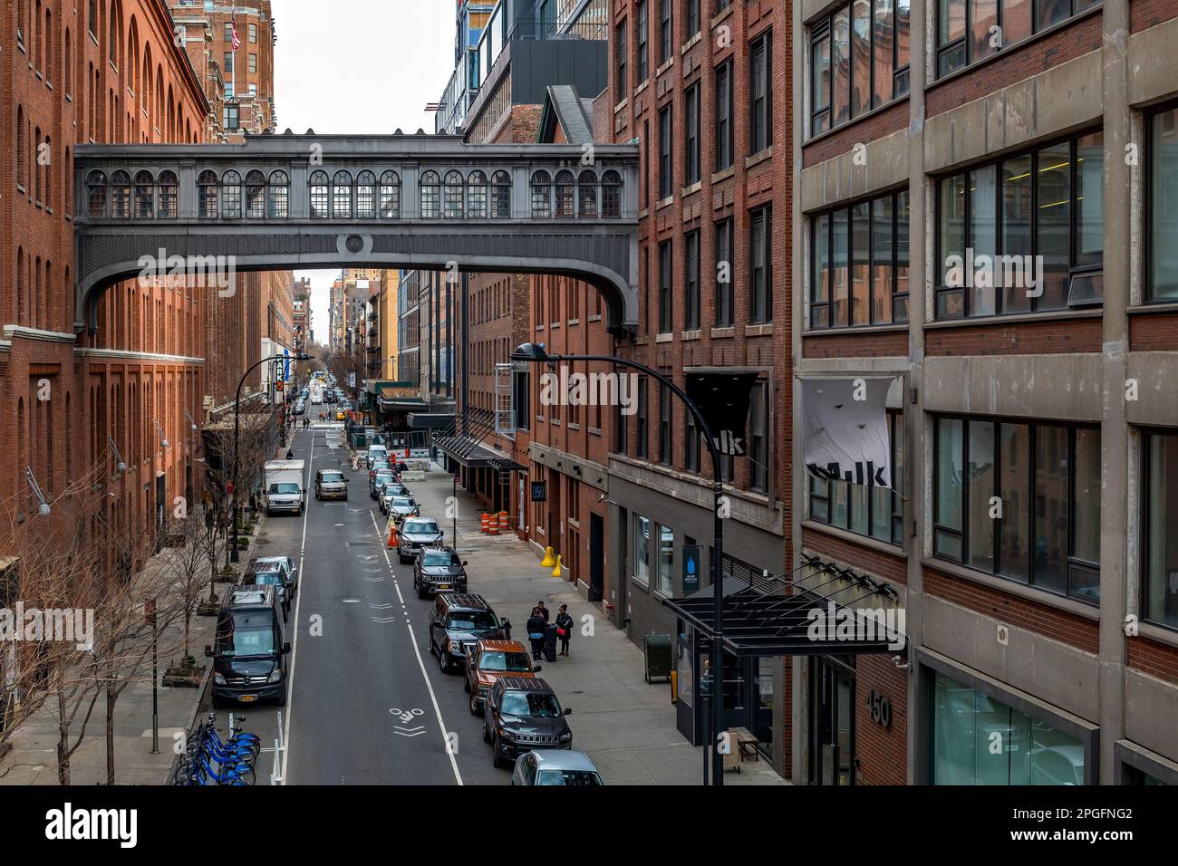 High line public park meatpacking hi-res stock photography and images ...