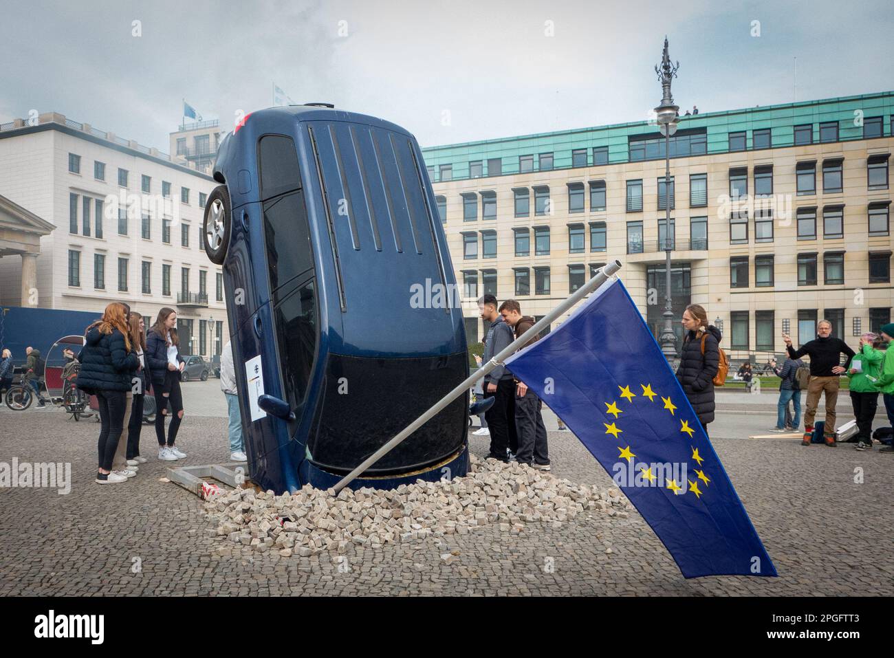 Crash gate hi-res stock photography and images - Alamy
