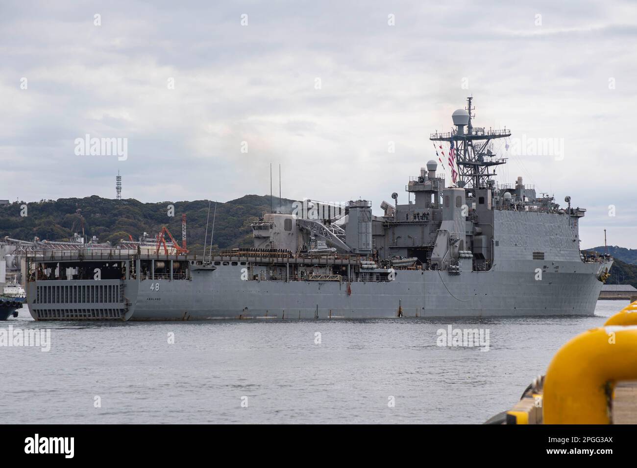 The amphibious dock landing ship USS Ashland (LSD 48) departs Commander ...