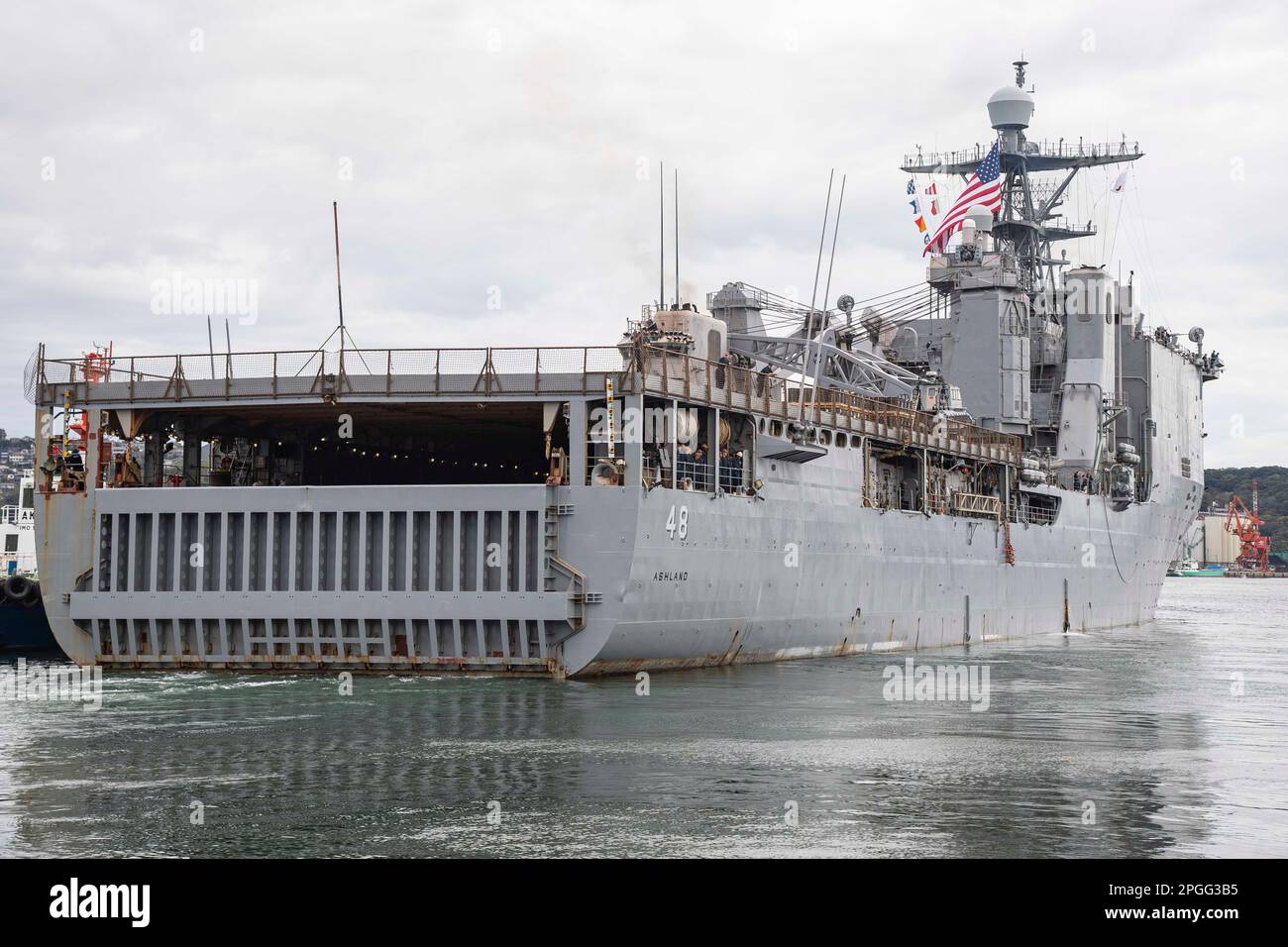 The amphibious dock landing ship USS Ashland (LSD 48) departs Commander ...