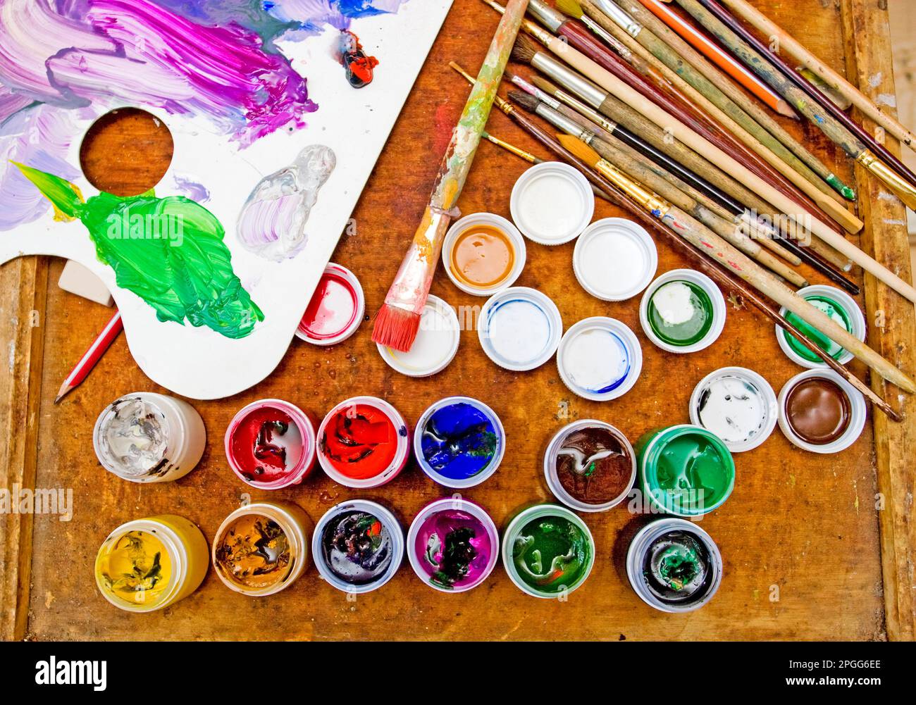 A young artist hi-res stock photography and images - Alamy
