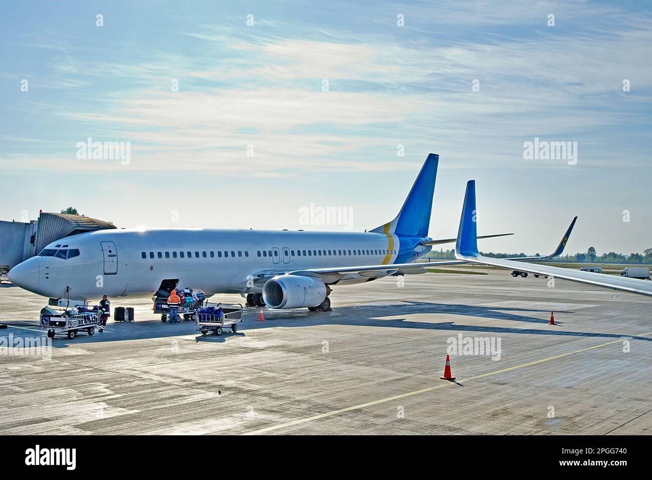 Boeing 737 on boarding Stock Photo - Alamy