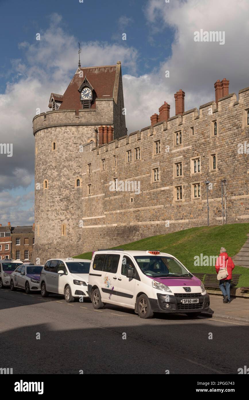 Windsor, Berkshire, England, UK. 2023. Taxi rank situated by the Curfew ...