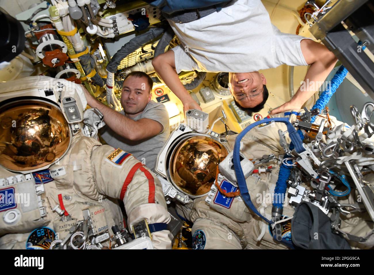 Earth Atmosphere. 16th Nov, 2022. Expedition 68 Flight Engineers (from ...
