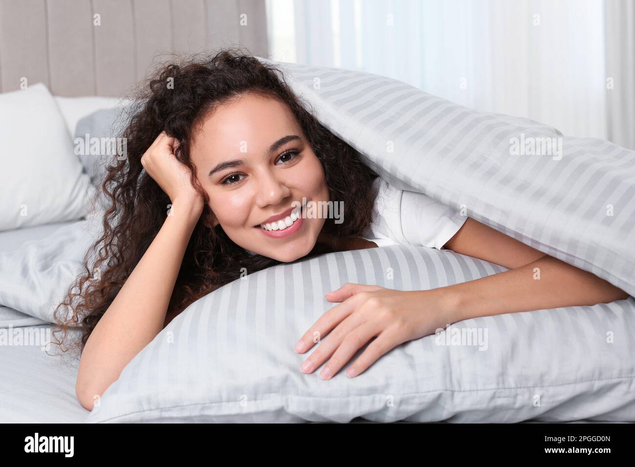 Grey hair woman bed beautiful smiling hi-res stock photography and ...