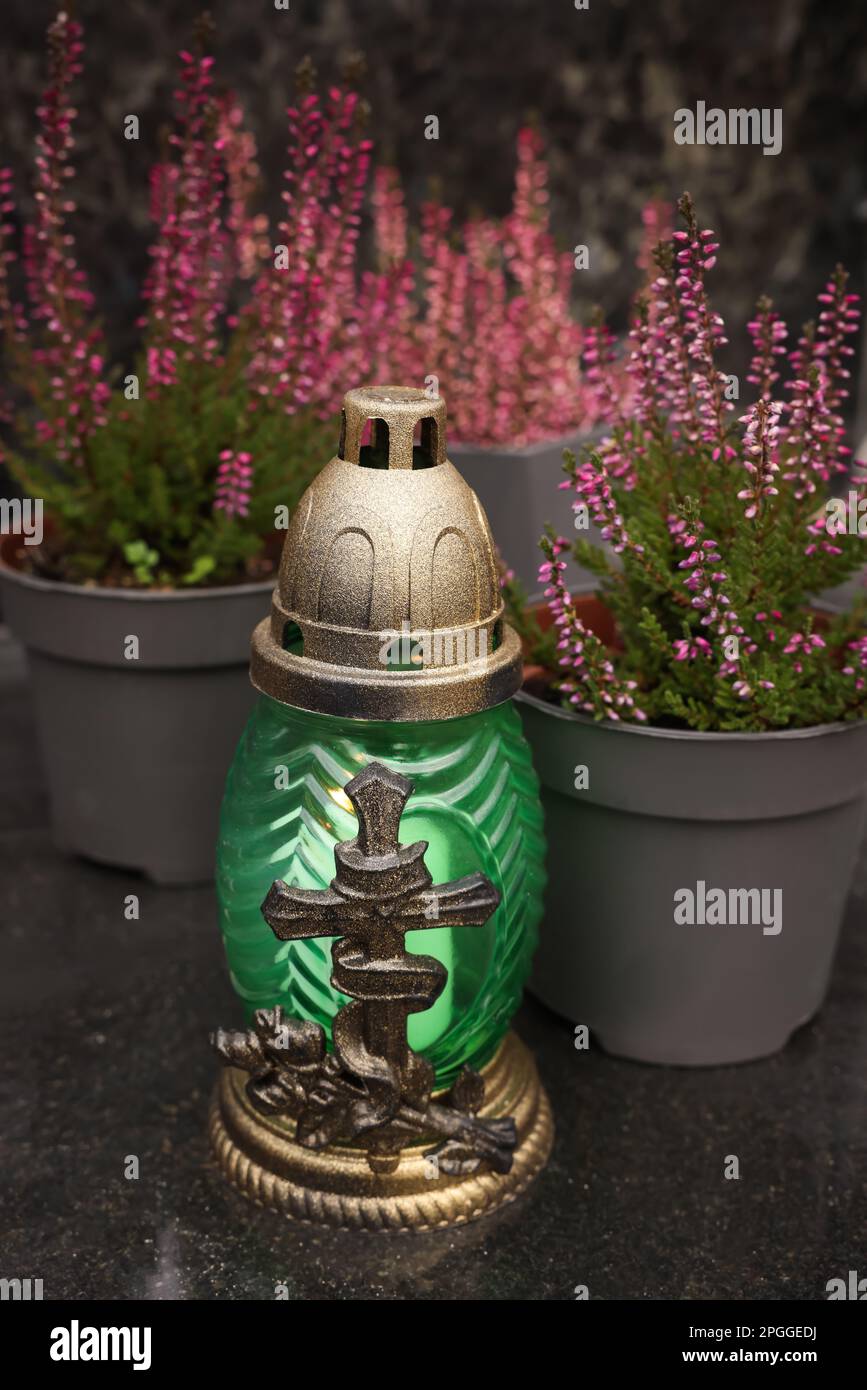 Tiled grave hi-res stock photography and images - Alamy