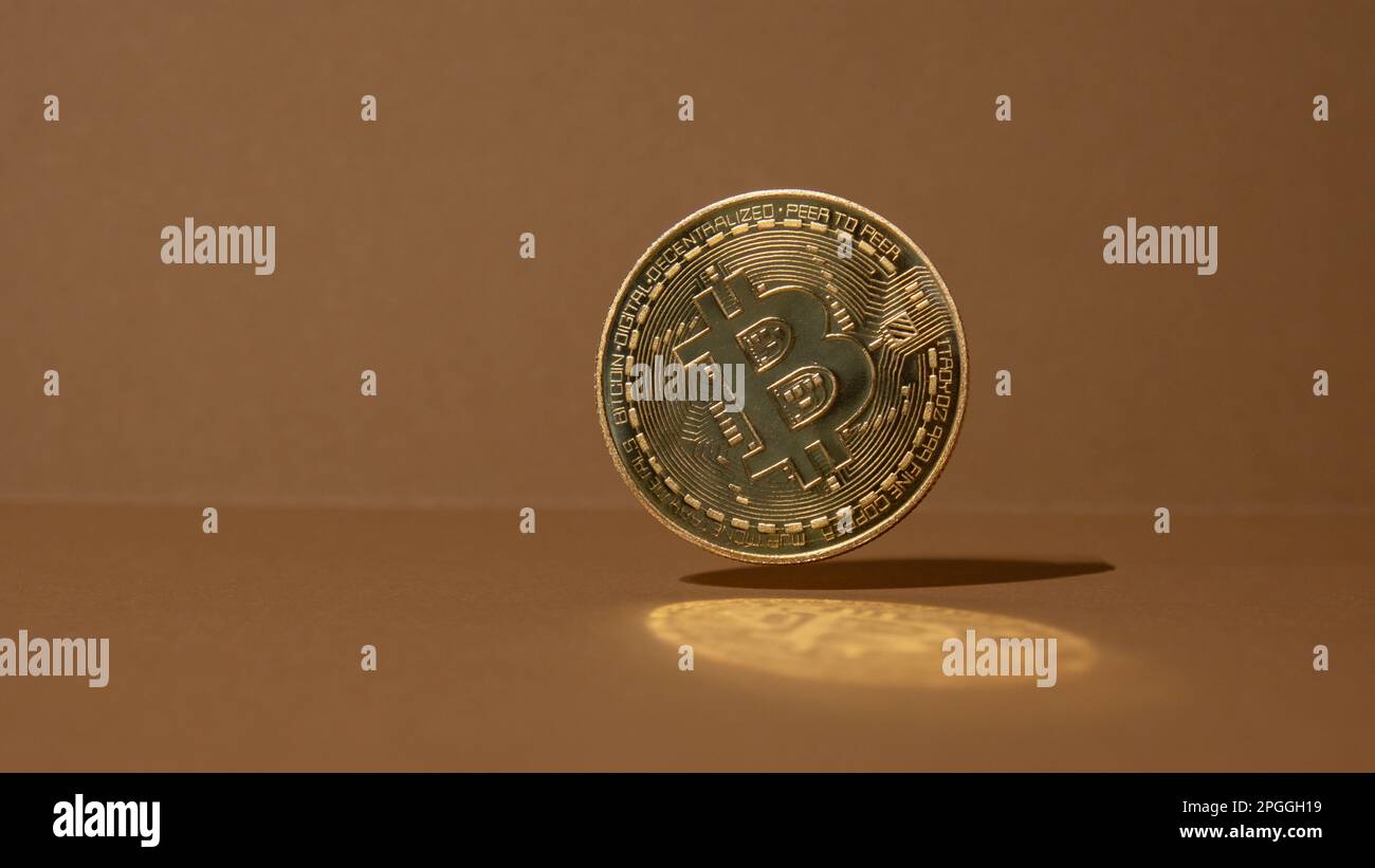 Coin spinning reflection hi-res stock photography and images - Alamy