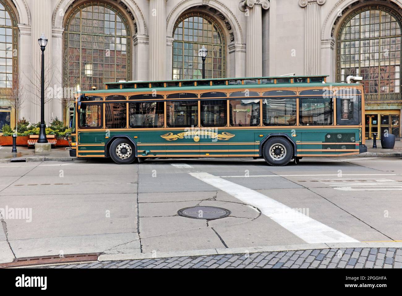 Cleveland trolley bus hi-res stock photography and images - Alamy