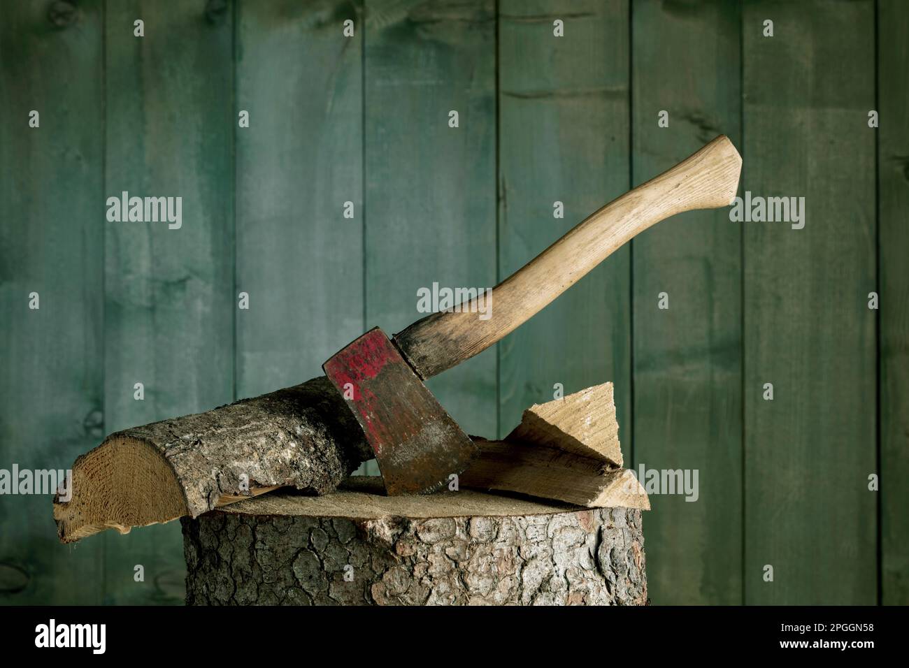 Axe on block hi-res stock photography and images - Alamy