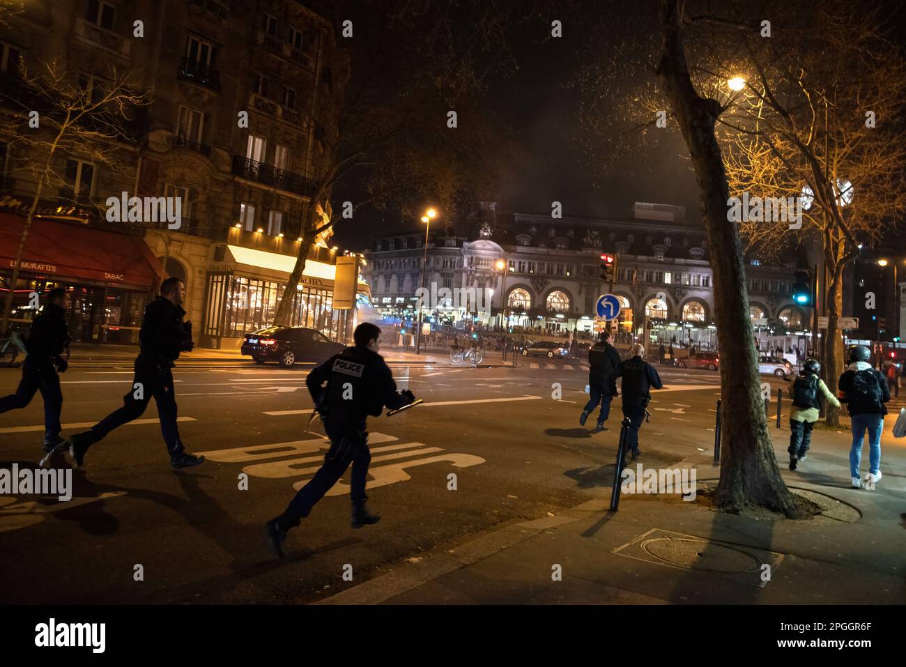France riots cars hi-res stock photography and images - Alamy