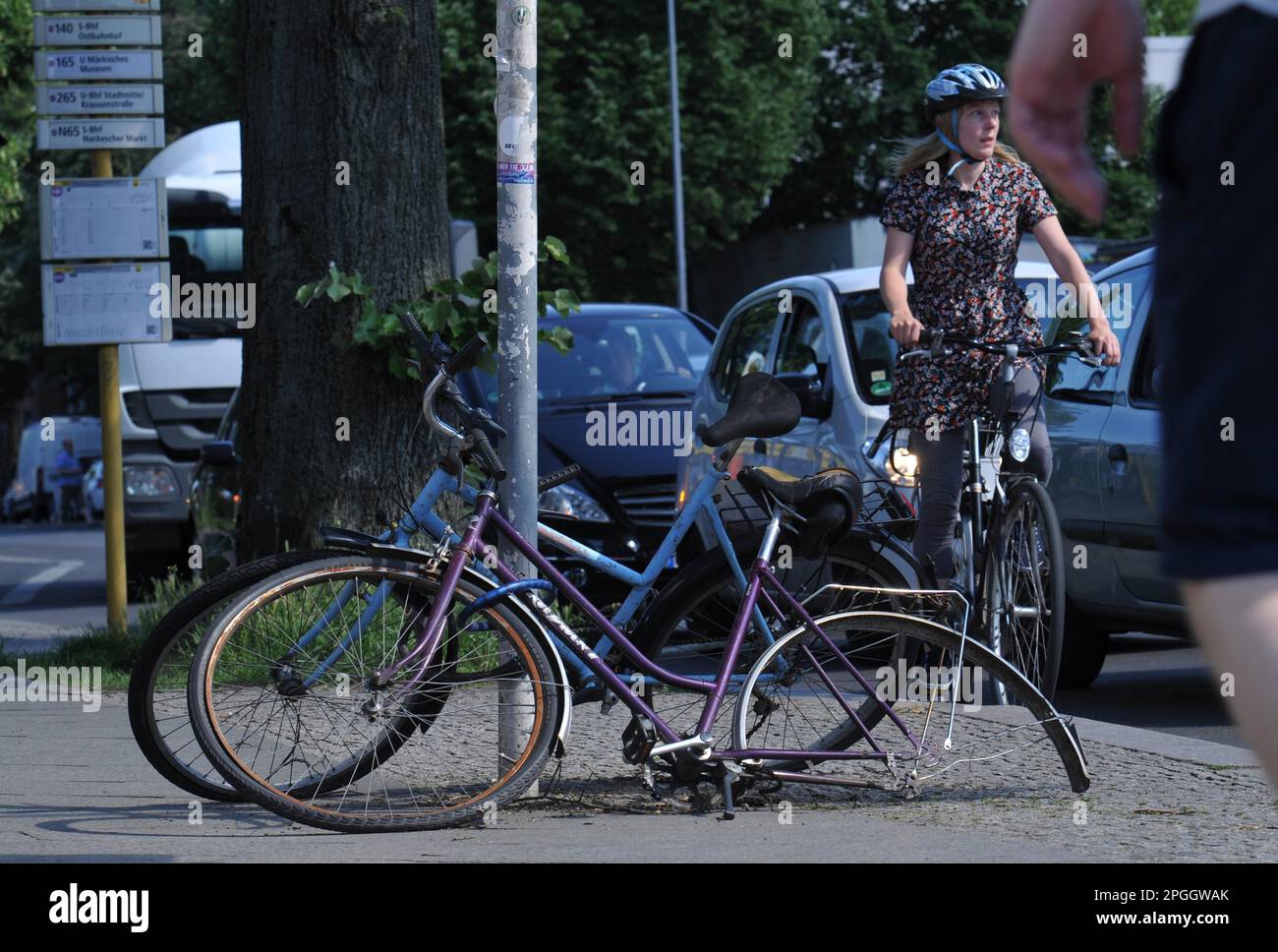 Scrap Bikes, Koepenicker Strasse, Kreuzberg, Berlin, Germany Stock ...