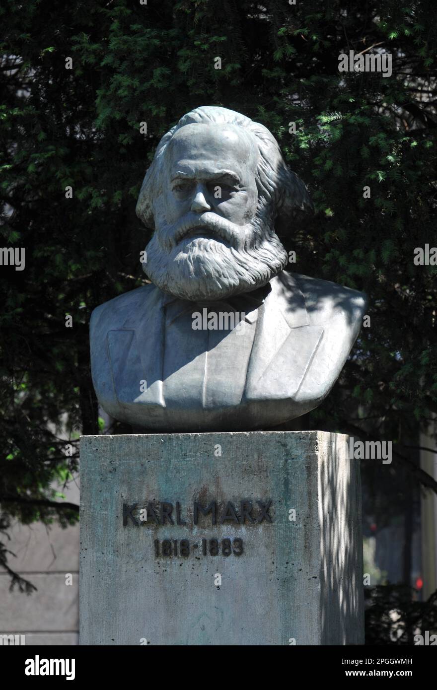 Karl Marx Monument, Strausberger Platz, Friedrichshain, Berlin, Germany ...