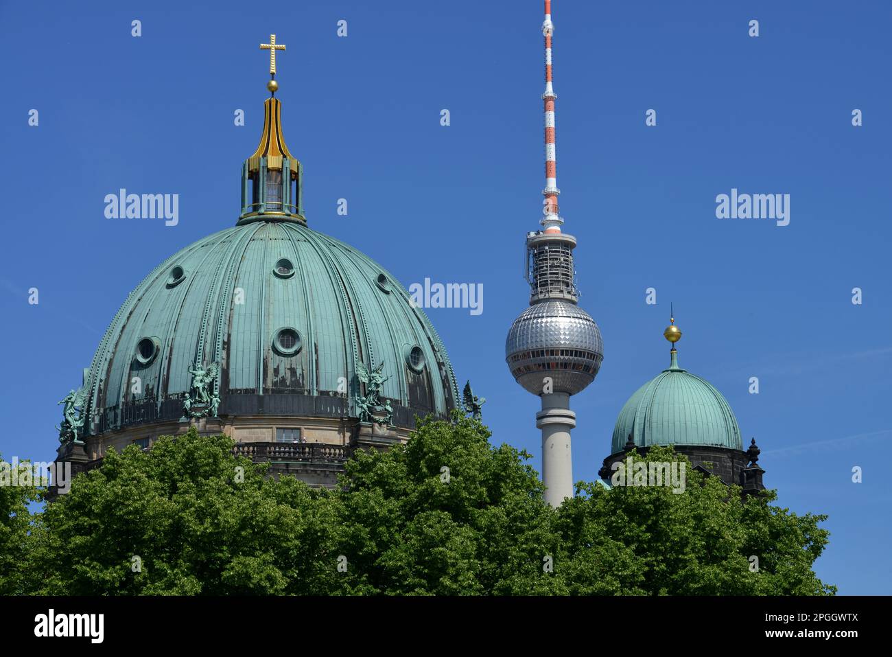 Dome with radio tower hi-res stock photography and images - Alamy